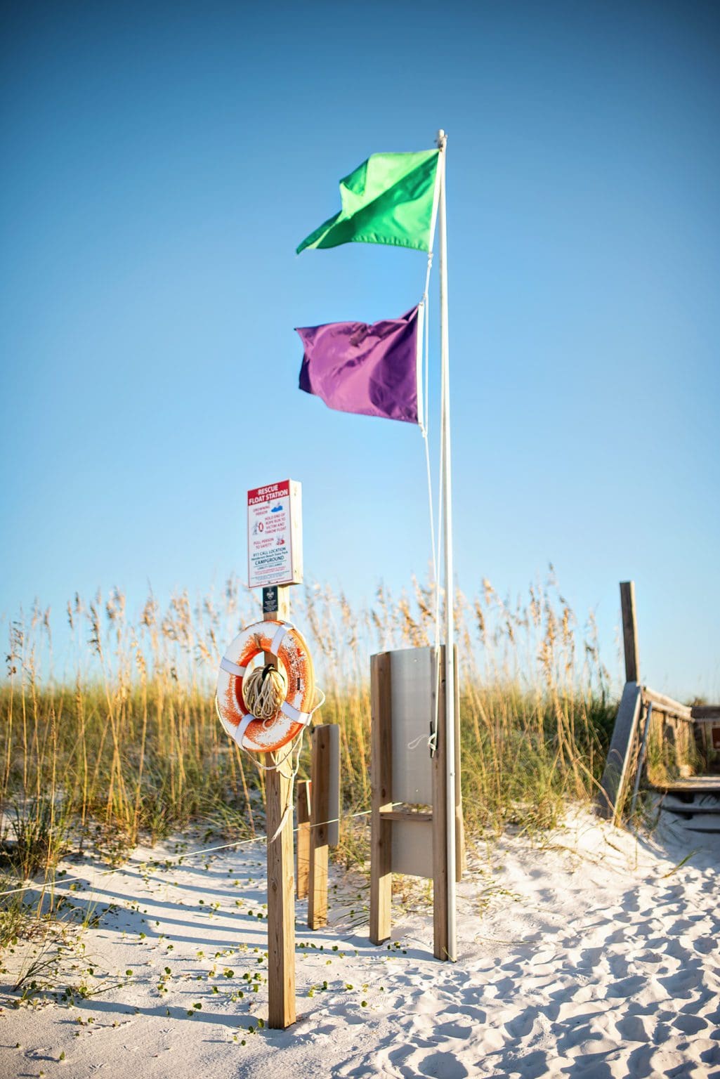 How to Use the Beach Flag Warning System Along the Gulf Coast